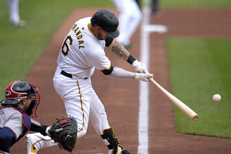 Acuña expects to go on injured list because of knee, gets hurt as Sale ...